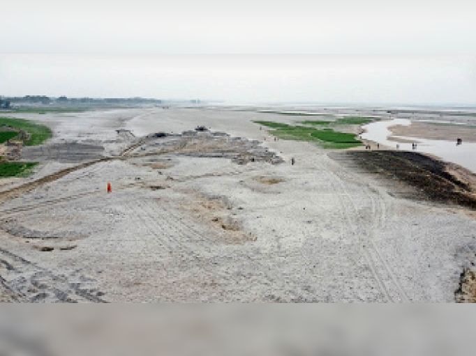 Minimum safe deposit of sand ghats fixed at 2.72 crore | बैठक ...