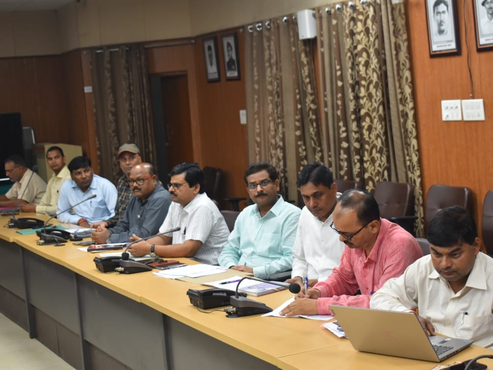 Instructions given to ADM and Tehsildar, said- update all court cases ...