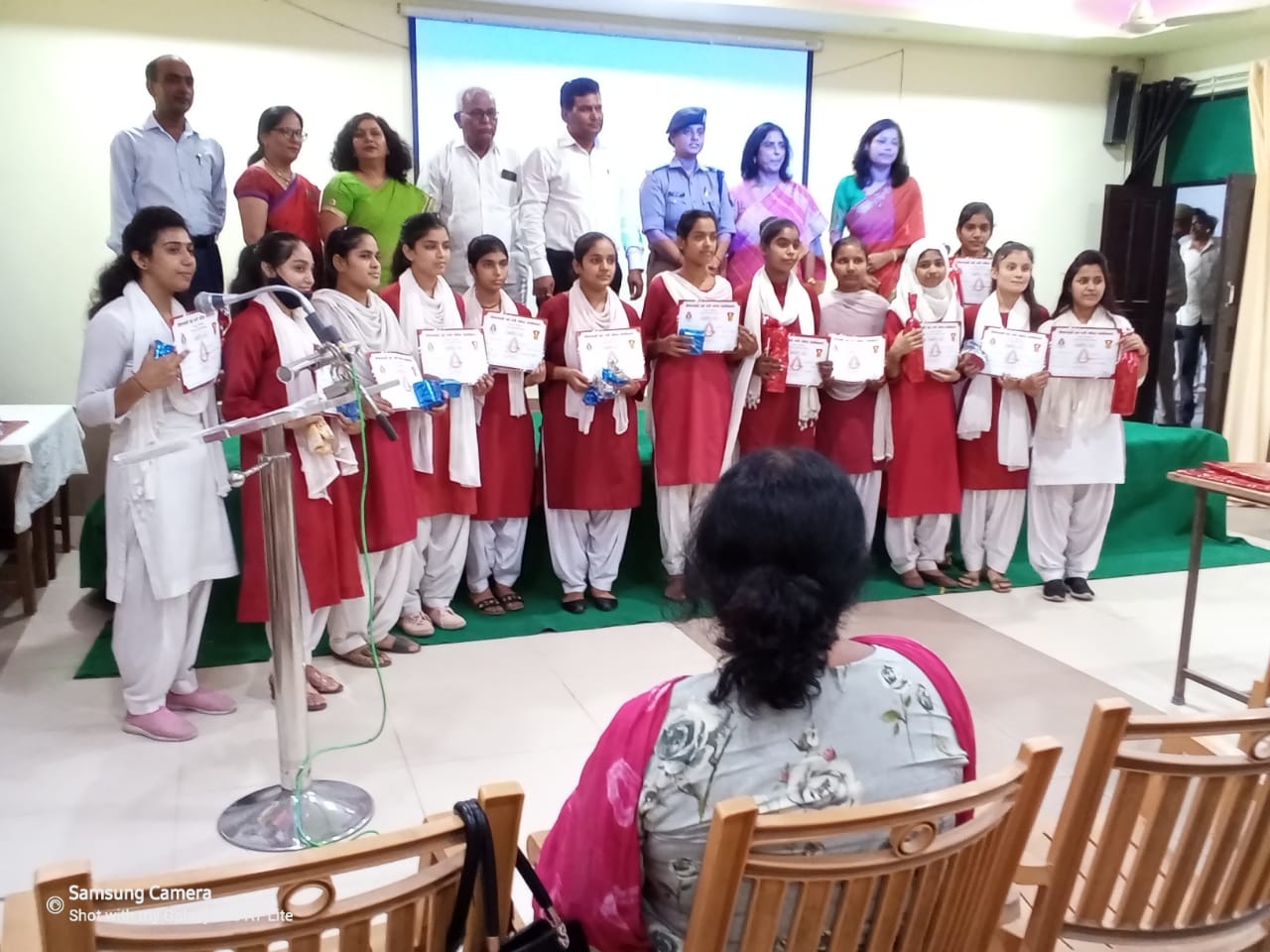 Hindi magazine was launched, Dhampur SDM and CO took part | हिंदी दिवस ...