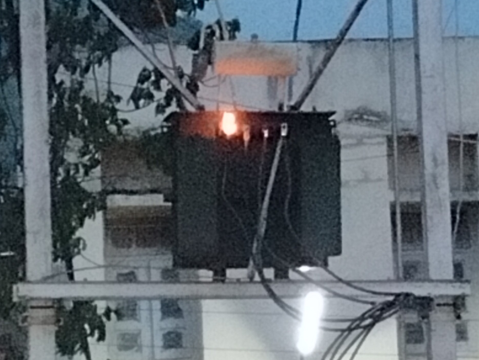 Faults in transformers kept at busy places in Raisen, fear of accident ...
