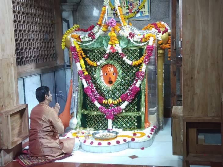 Lord Ganesh and Hanuman ji's punishment court, grand aarti with dholak