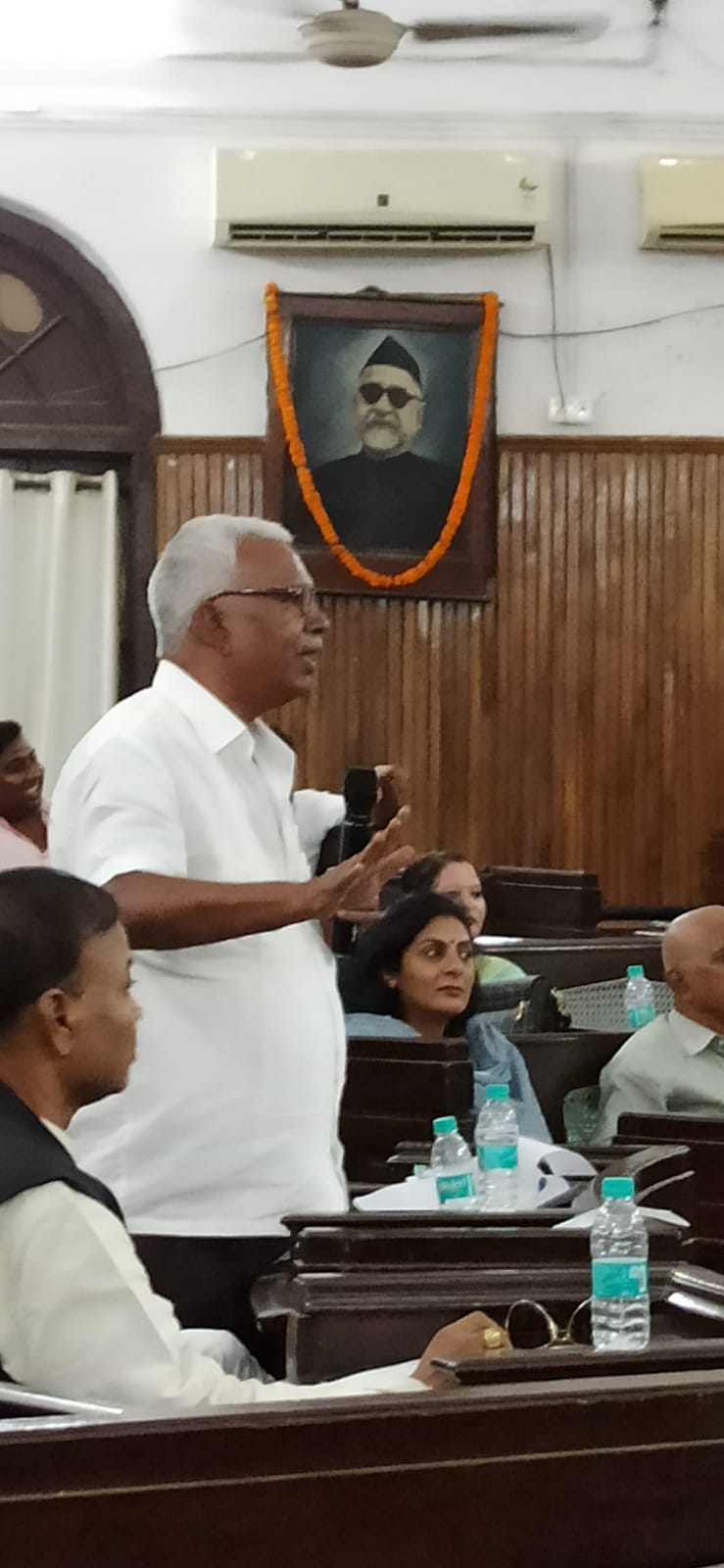 Councilors emphasized on the problem of public, made issue of overflow ...