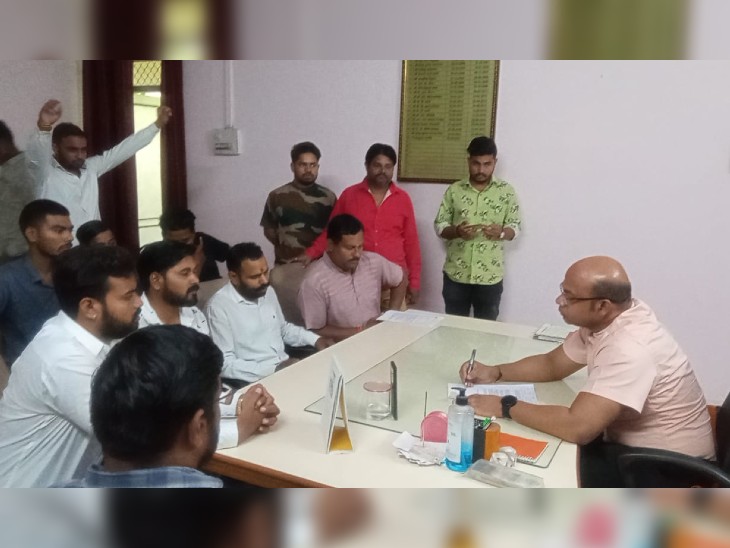 Rajasthan kota Demand to sack Ramganjmandi SDM and Suket Sarpanch ...