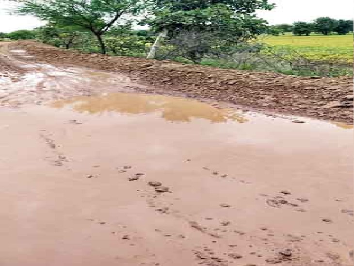 Mud due to pouring of raw mortar instead of boulder on the road under ...