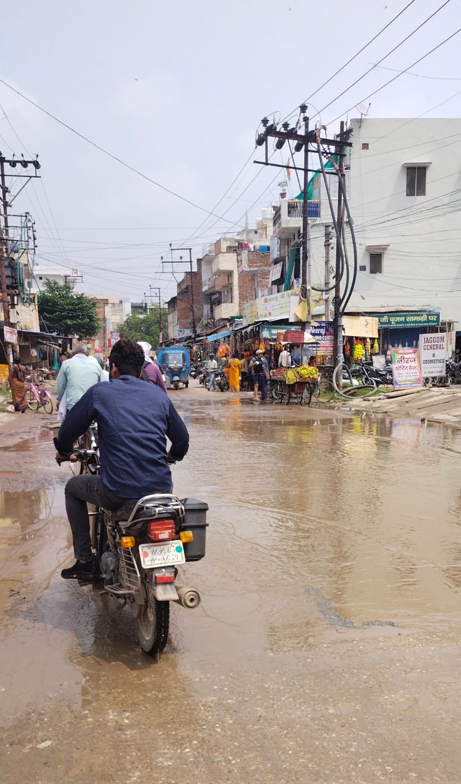 Varanasi record breaking rain this monsoon; Then changed eighty's aarti ...