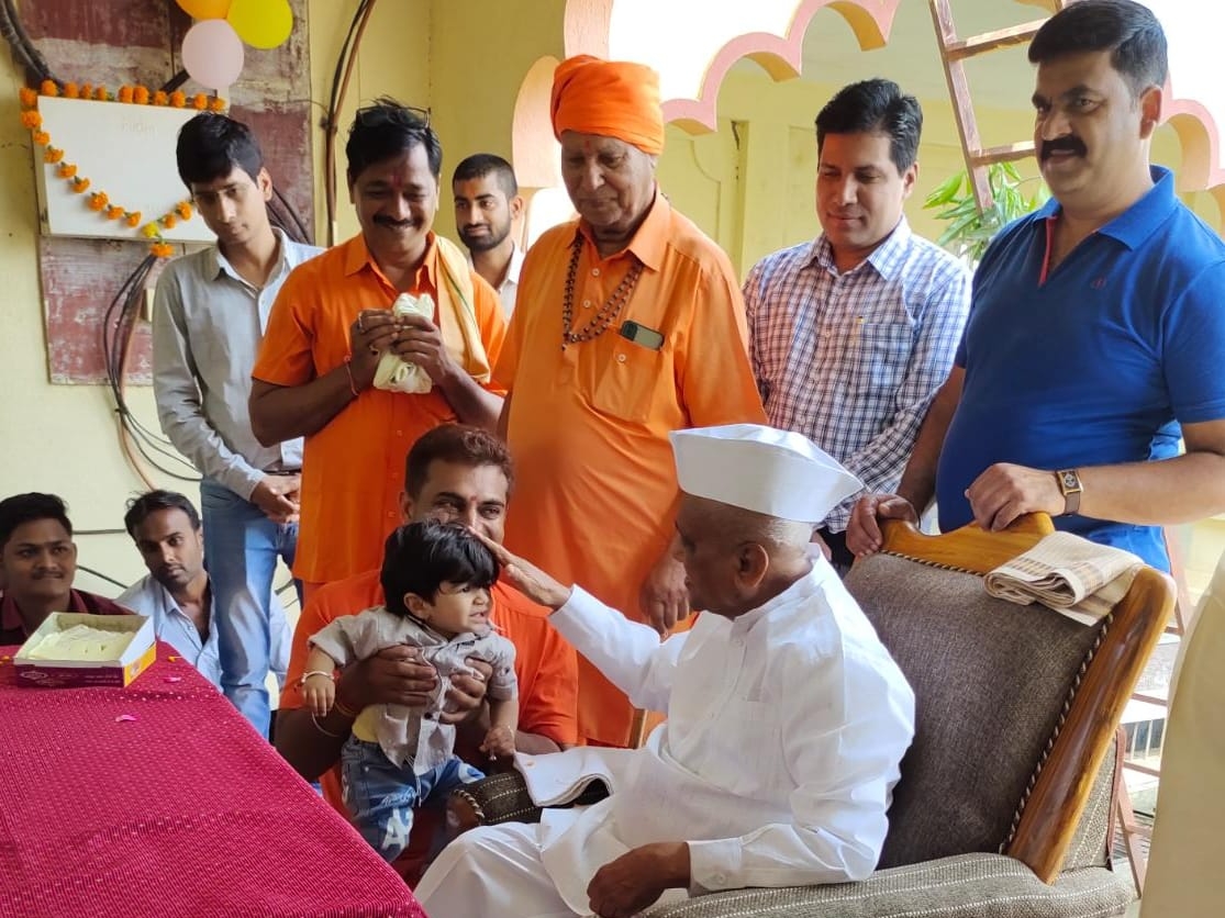 , Sant Shri was welcomed at Shri Dutt Dham Ashram, 6 km from the city ...