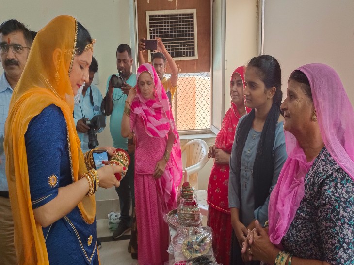 Jodhpur Rajeevika Brand Ambassador Ruma Devi Tips To Women Craftworkers ...