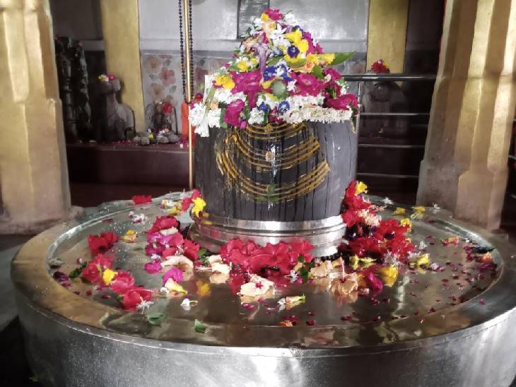 Adorable Lord Shiva was worshiped by making a mortal Shivling ...