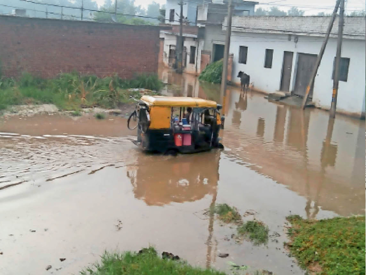 Municipal Corporation could not fix the broken pipe in Dadwa Dairy ...