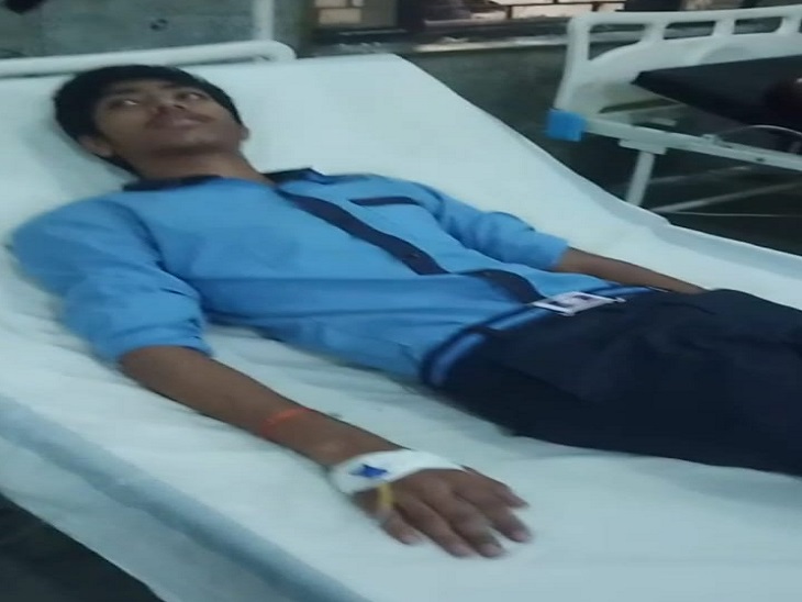 Hit so much in the name of knocking on the door that the stump was ...