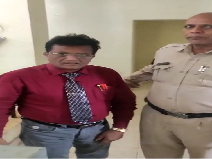 Hit so much in the name of knocking on the door that the stump was ...