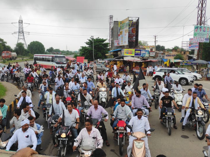 Anaj Mandi commission agent took out bike rally with black flag in ...