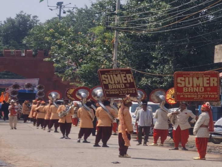 Grand procession taken out in Rewari city; Worshiped by garlanding the ...