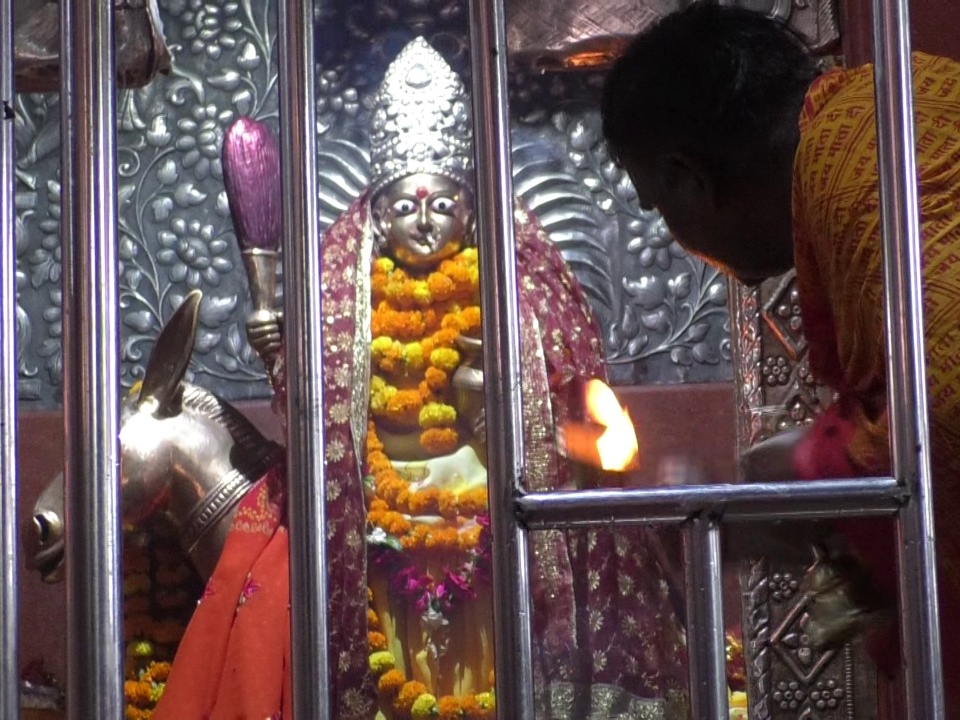 Maa Sati's right had fallen here, devotees do darshan of Mother Sati ...