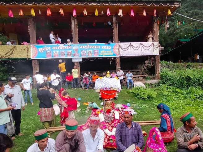 Swad-Hurang road in Mandi closed for 2 months, Devotees reaching the ...