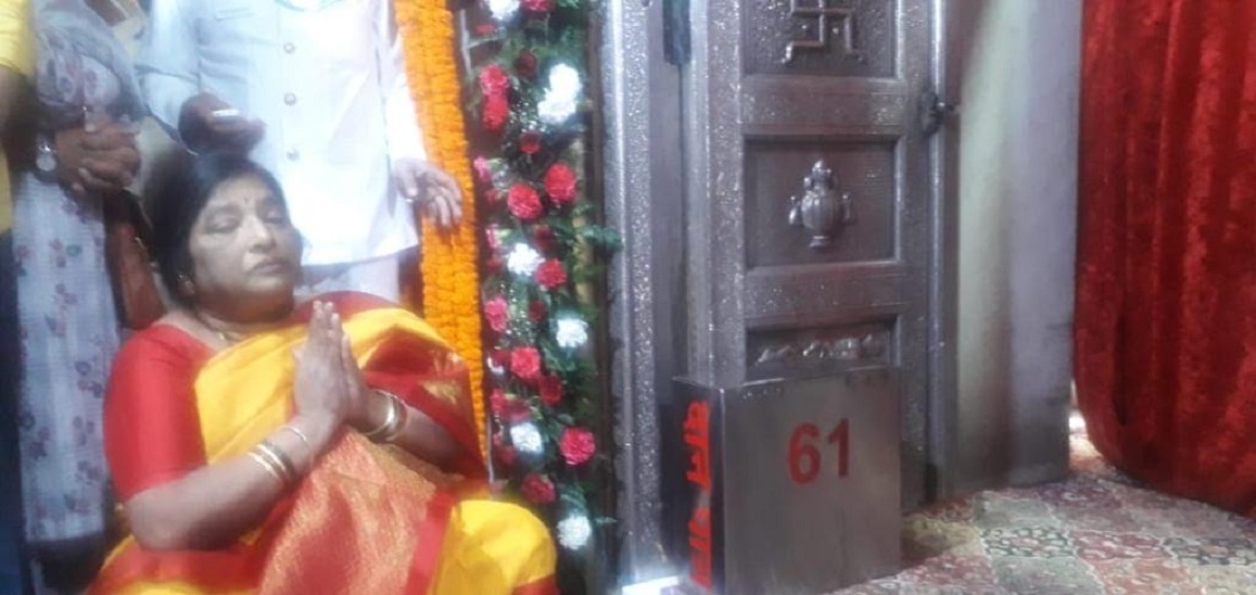 CM Manohar reached Chandi Devi temple; Involved in Havan-worship, Donation 22 lakhs 24 hours to ...