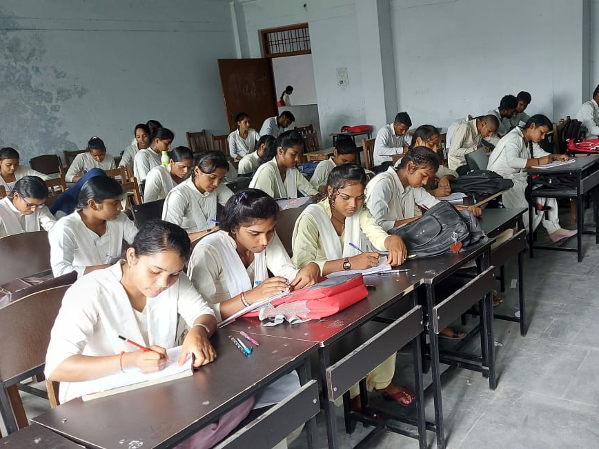 Message of unity in diversity given through Rangoli and slogan ...