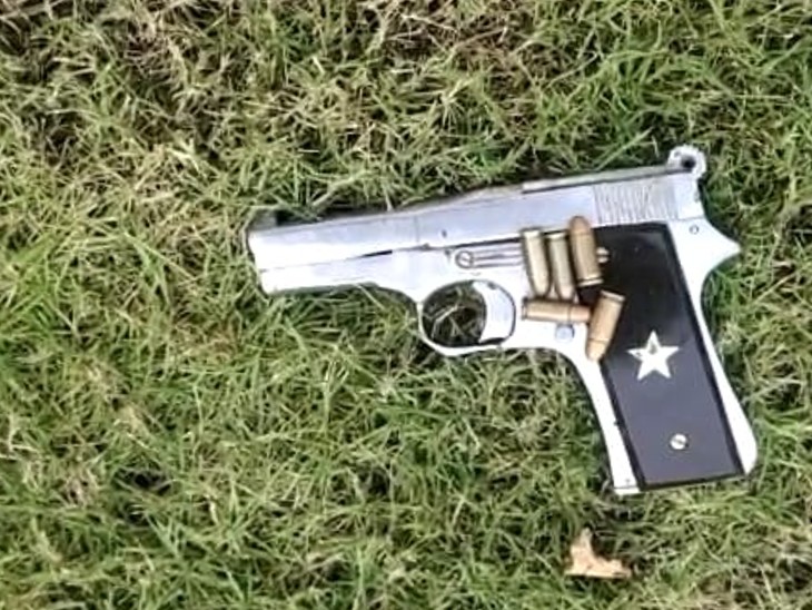 Doda poppy was being carried in the middle of a empty trolley, caught ...