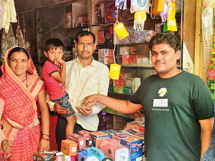 After taking out the Chunari Yatra of 151 feet, Maha Aarti will be done ...