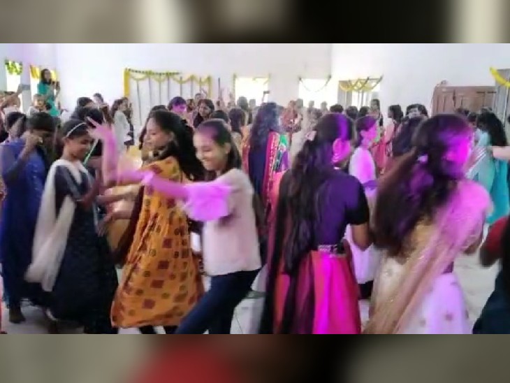 400 students did garba for 5 hours in Pali Girls College | 400 गर्ल्स ...