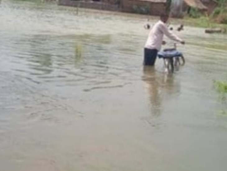 One lakh cusecs of water released from Narora dam | फर्रुखाबाद गंगा का ...