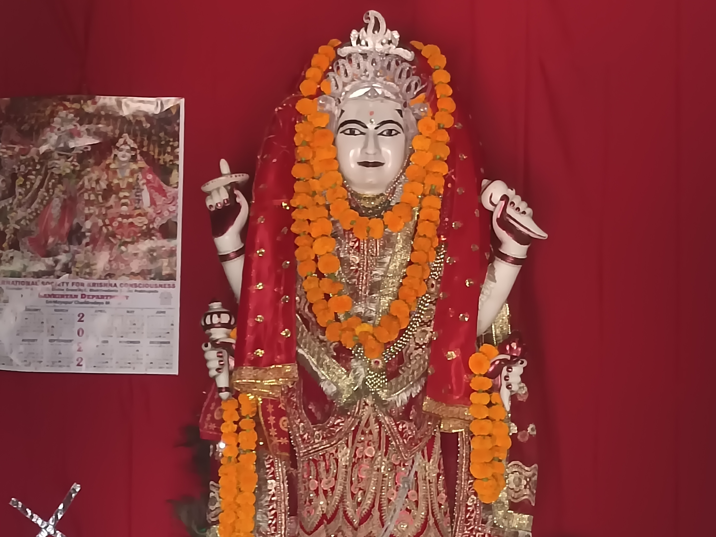 1300 years ago there was a sapphire statue in a temple built of stones ...