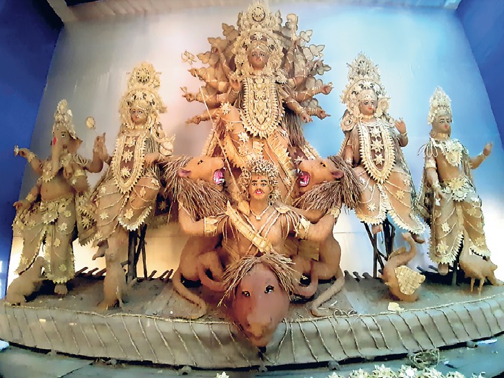 70 feet high pandal made of straw rope in Bandhagadi, 100 sculptures ...