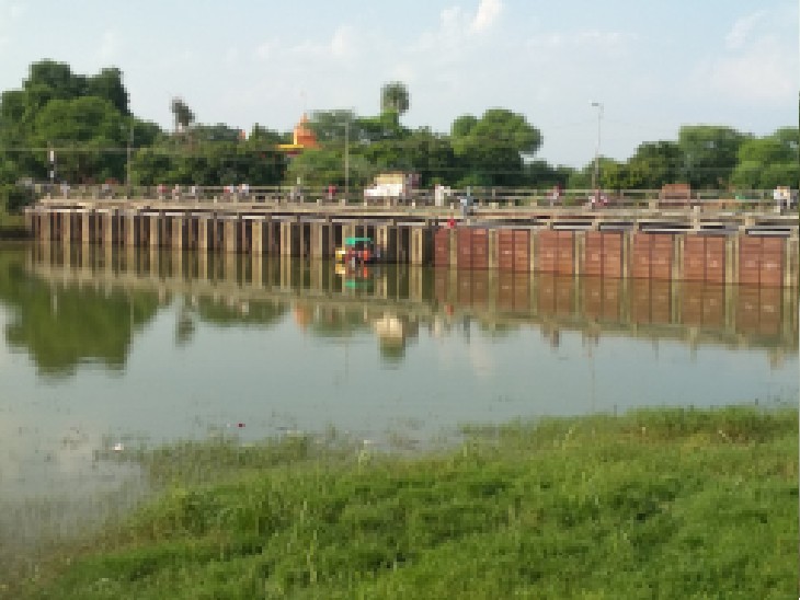 Char took 12 out of 68 shutters to be installed in the barrage of ...