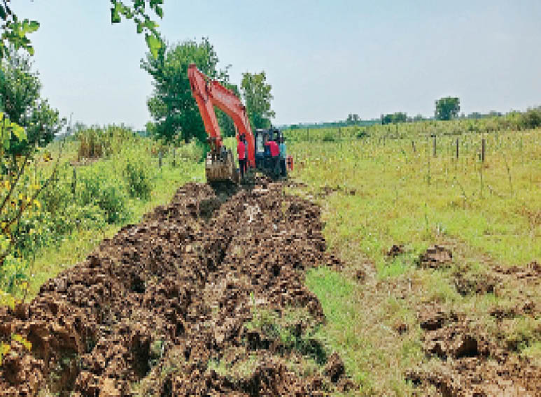 Excavation of incomplete drain started after three years, JCB tires ...