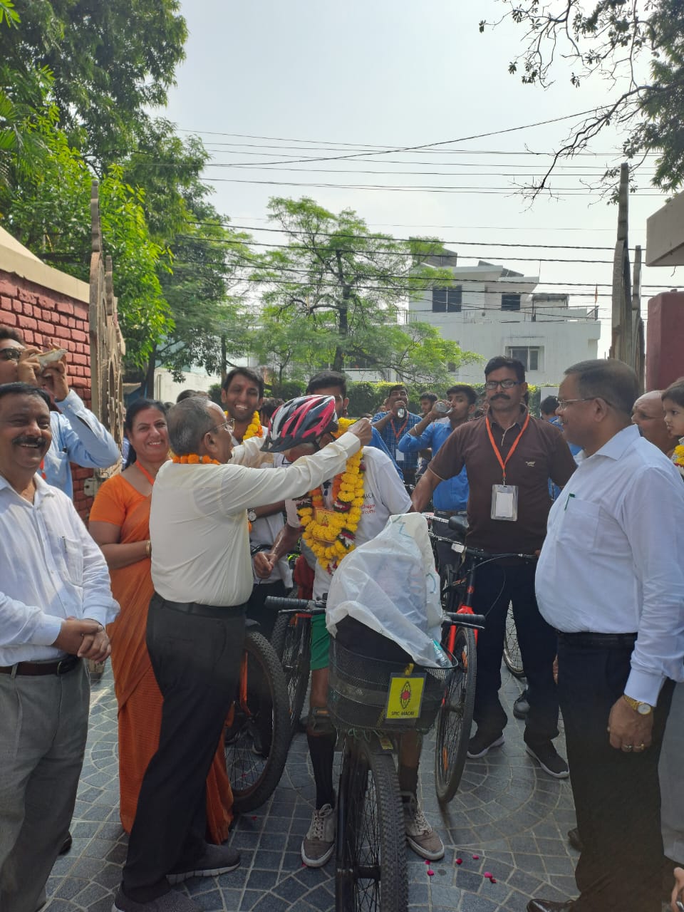 Dr. Kiran Seth, founder of Spice Macay reached Meerut, gave a message to the youth | भारतीय ...