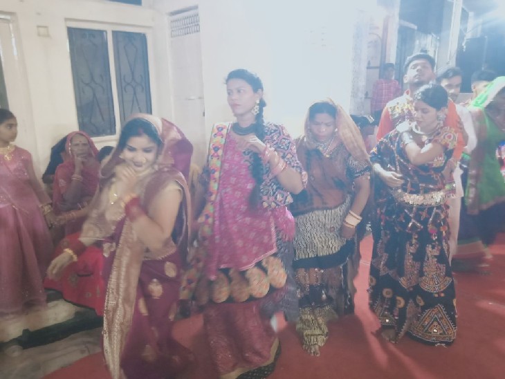 People of Charaniya society organize Garba on the lines of Gujarat in ...