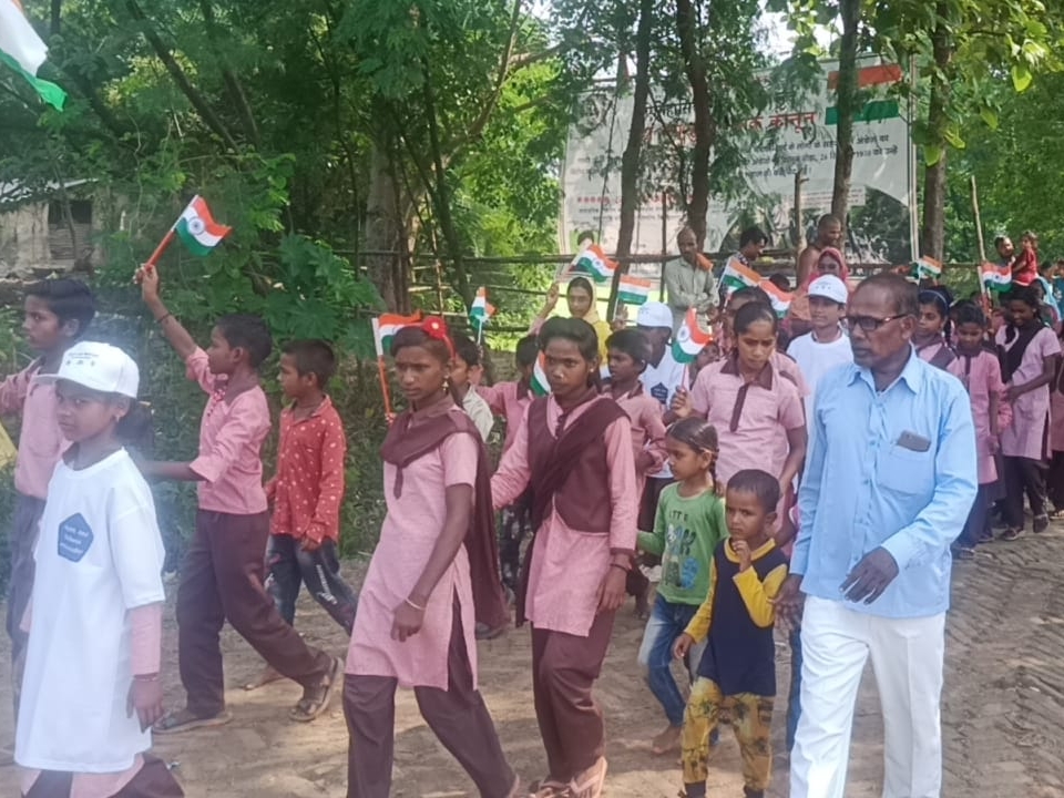 The president of Yuva Bharat Trust made the children aware, remembered ...