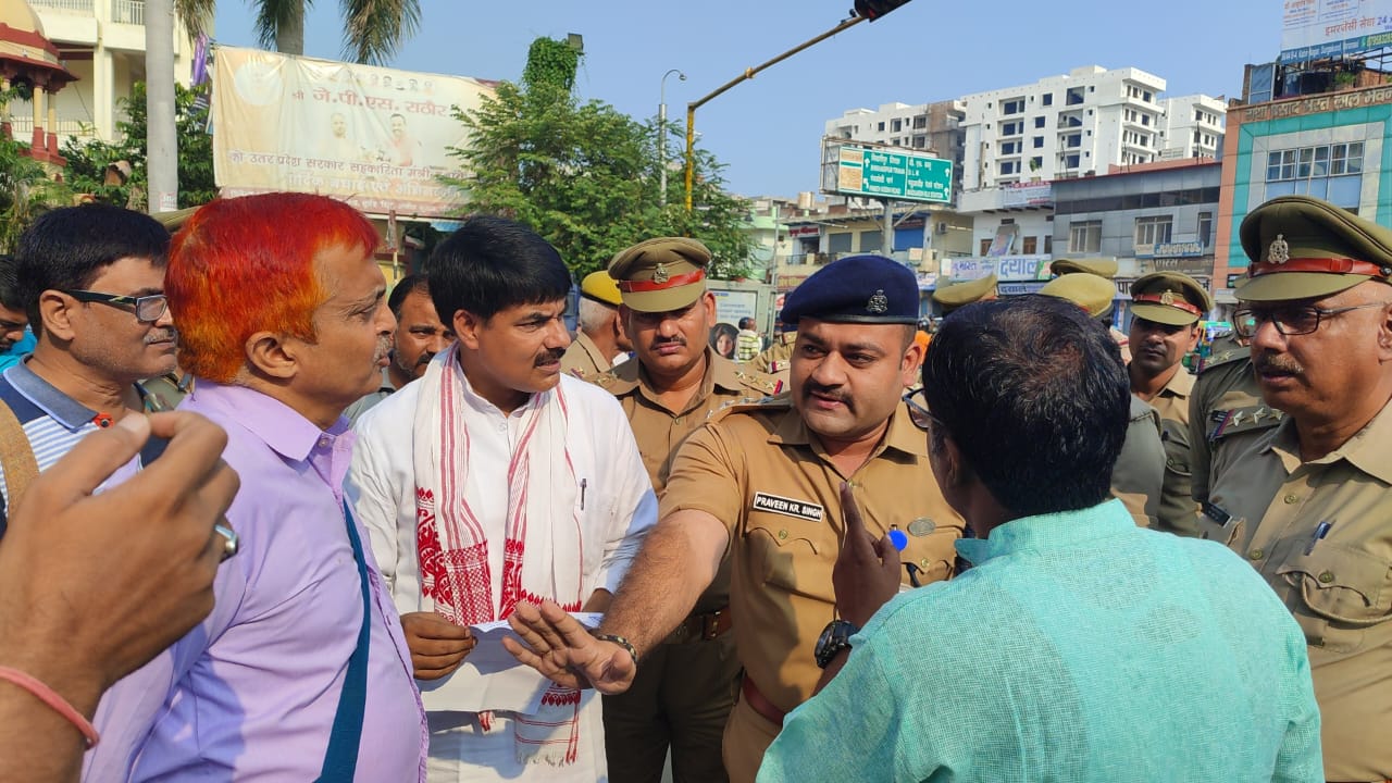 Varanasi police said- not allowed; Pedestrian said you have no order