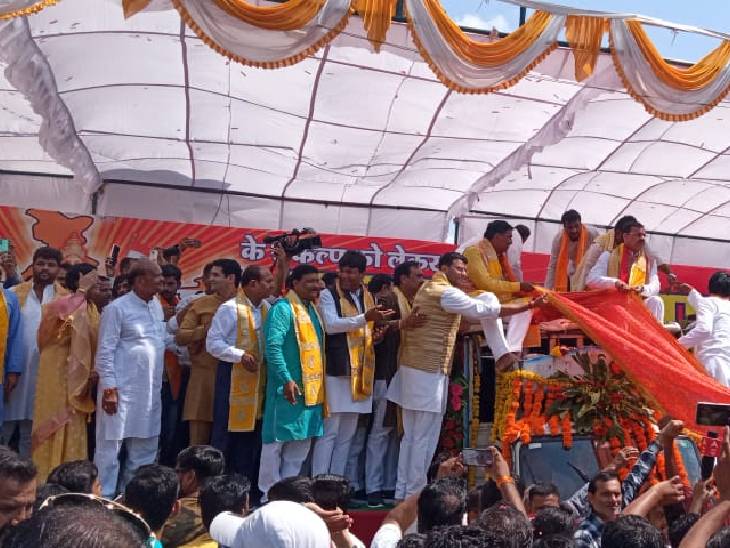 Indore (MP) Nav Durgotsav Chunri Yatra; Kailash Vijayvargiya, VD Sharma ...