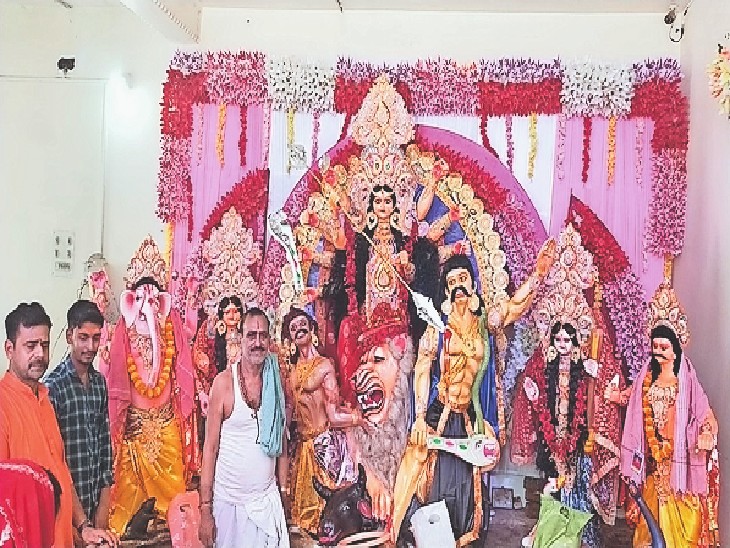 The doors of the open pandals, the crowd of devotees gathered for the ...