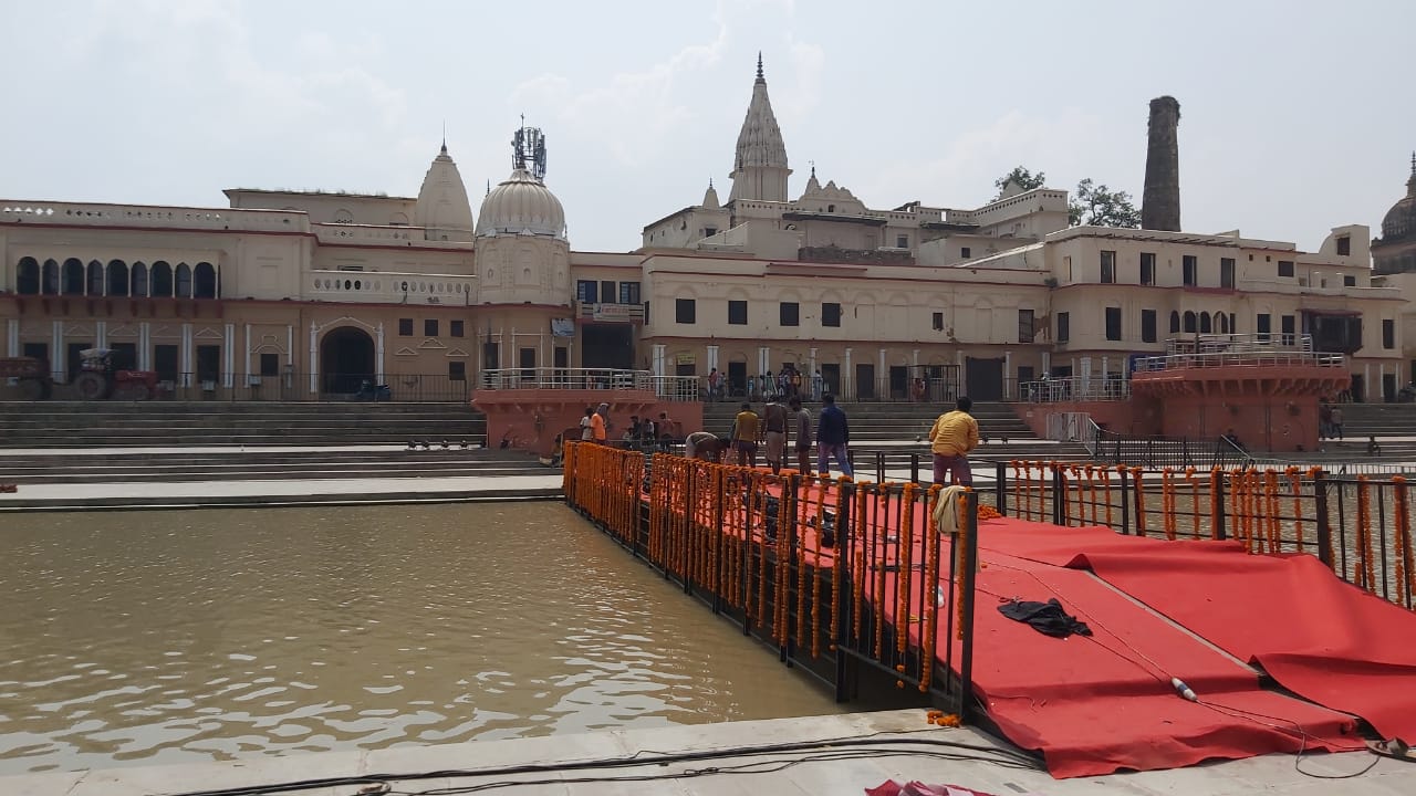 Grand teaser launch of Adipurush to be held in Ayodhya 50 feet poster will come out of Saryu ...