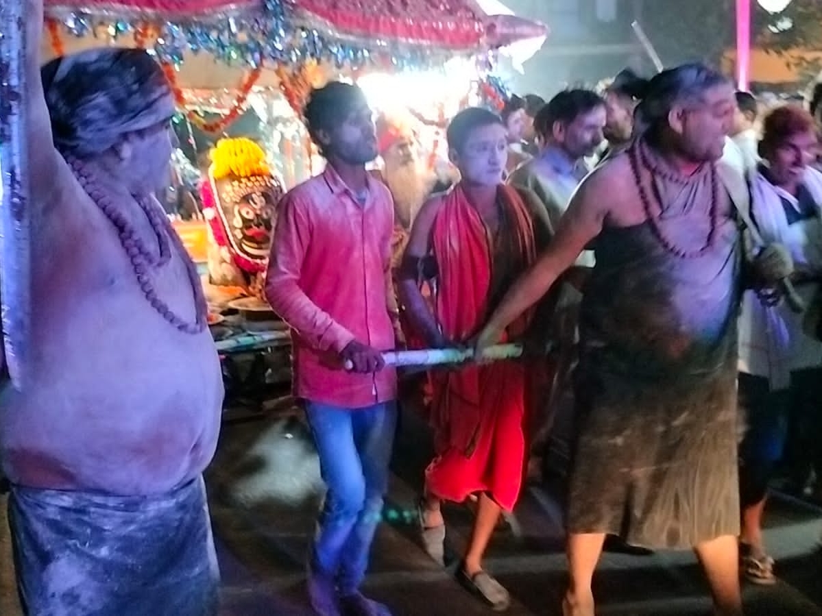 An example of Hindu-Muslim unity was seen, people of both the ...