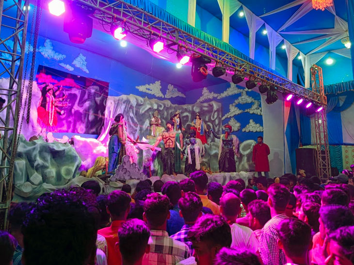 Maa Durga gave darshan in the cave form, the moving statue became the ...