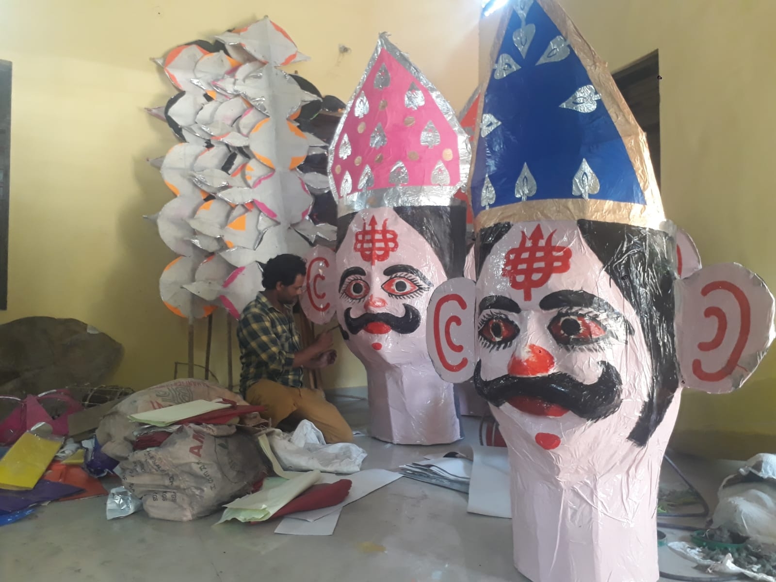 विशाल शोभायात्रा के साथ दशहरा मैदान पहुंचेगा जयमहावीर का मुखौटा, 35 फीट ...