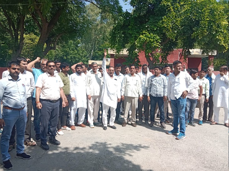 Hisar Bijli Nigam Circle Employee Protest DSP Gitika Jakhar Family ...