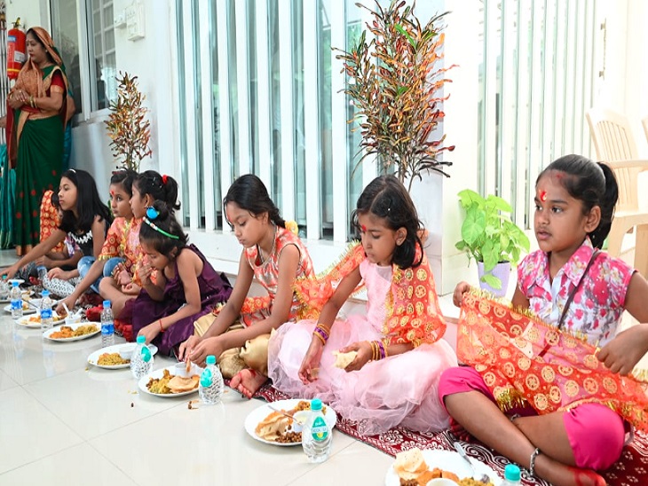 CM Bhupesh organized Kanya Bhoj:Worshiped girls, food served with their ...
