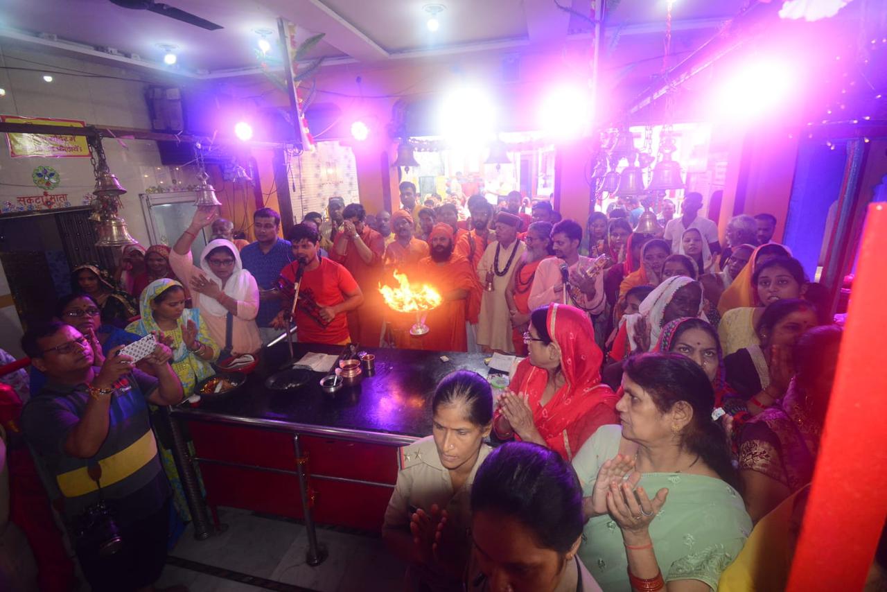 Worship of Siddhidatri Maa on Navami Devotees throng the temples of ...
