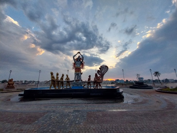 We are overwhelmed...190 Sculptures, Longest Painted Wall, 900 Meter ...