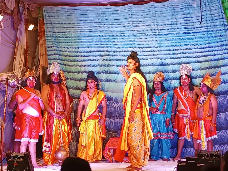 To reach Lanka, Nal and Neel built Ram Setu in the sea with stones ...