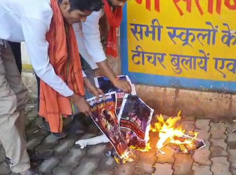 Before Ravana Dahan, the effigy of Bollywood stars was burnt, Outrage ...