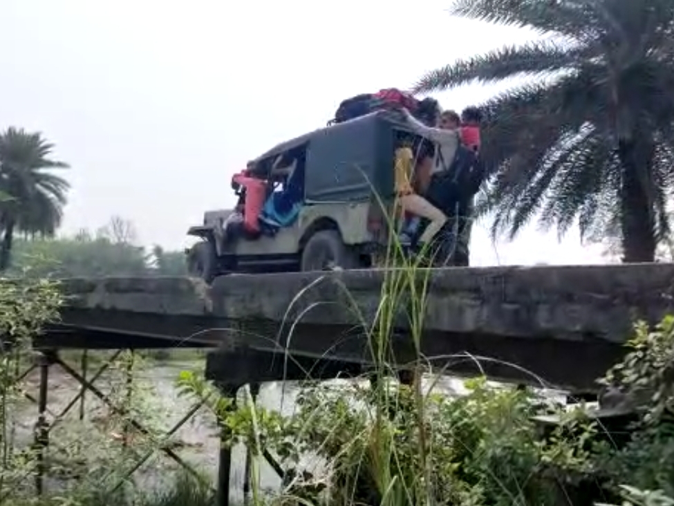 British-era dilapidated bridge in Siwan became the only support: lakhs ...