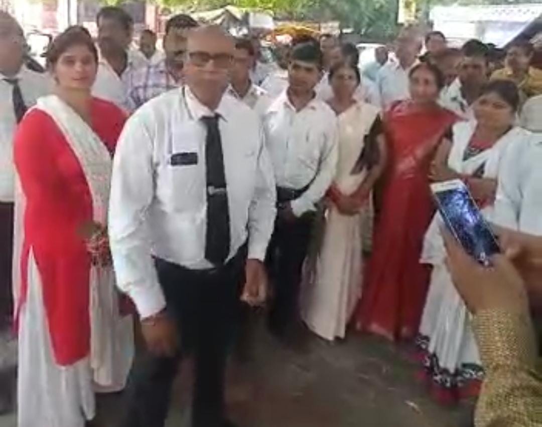 Sahara India Parivar workers on the verge of starvation pleaded with ...