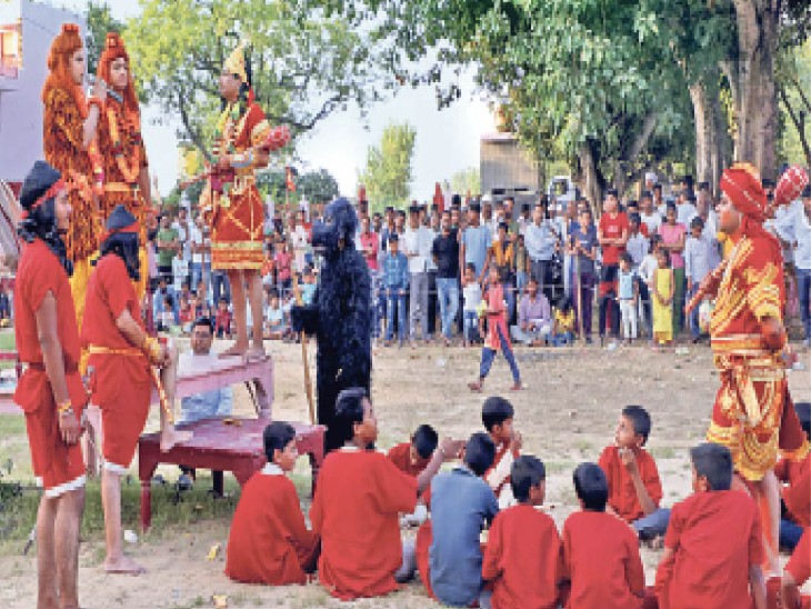 Artists in every house of the village, staged in the open field during ...