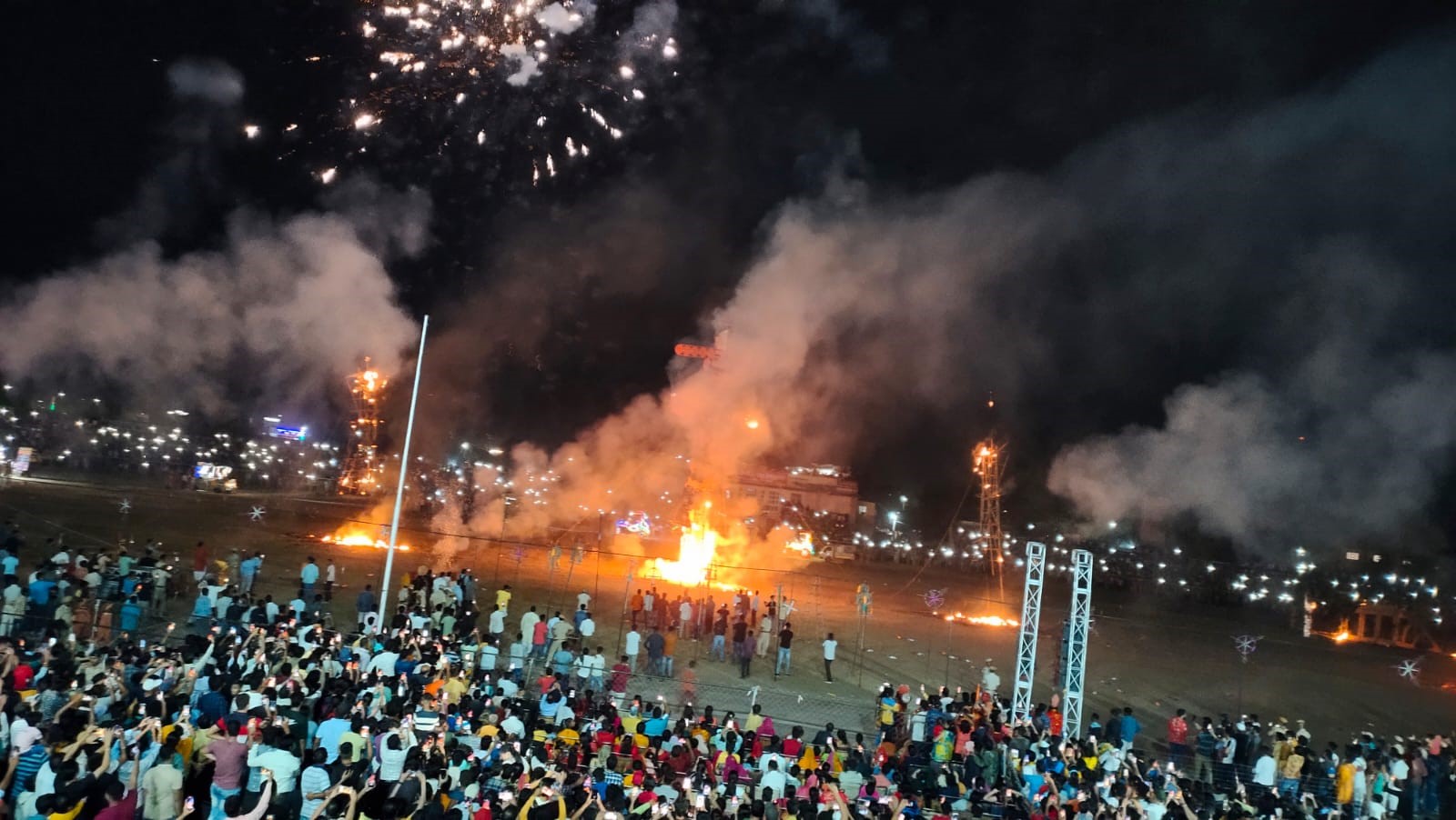 The sky drenched with fireworks, the echo of 'Jayshree Ram' and Ravana ...