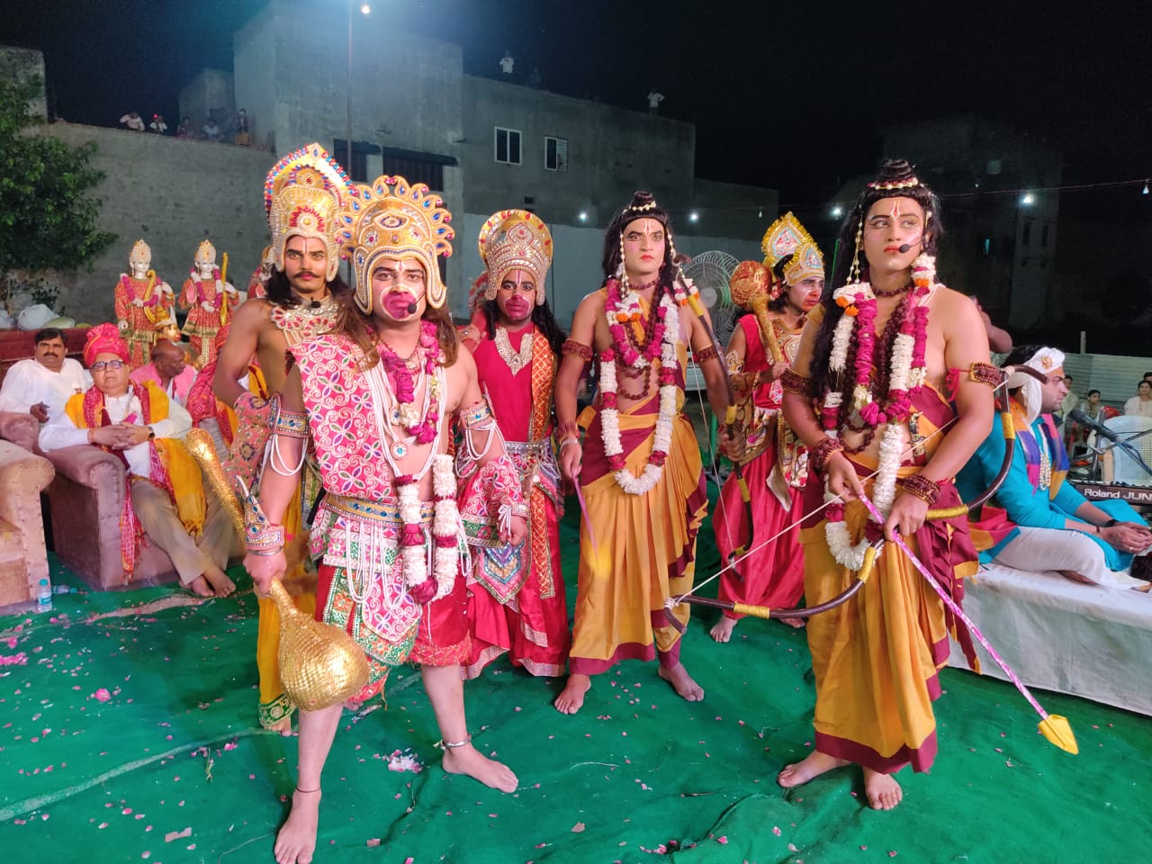 Ram-Ravan's war took place in Meerut in Ramlila, Ravana burnt to ashes ...